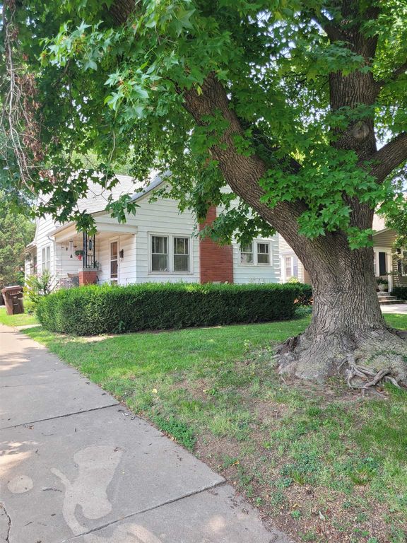 421 S Belmont St, Wichita, KS 67218 - See Est. Value, Schools & More