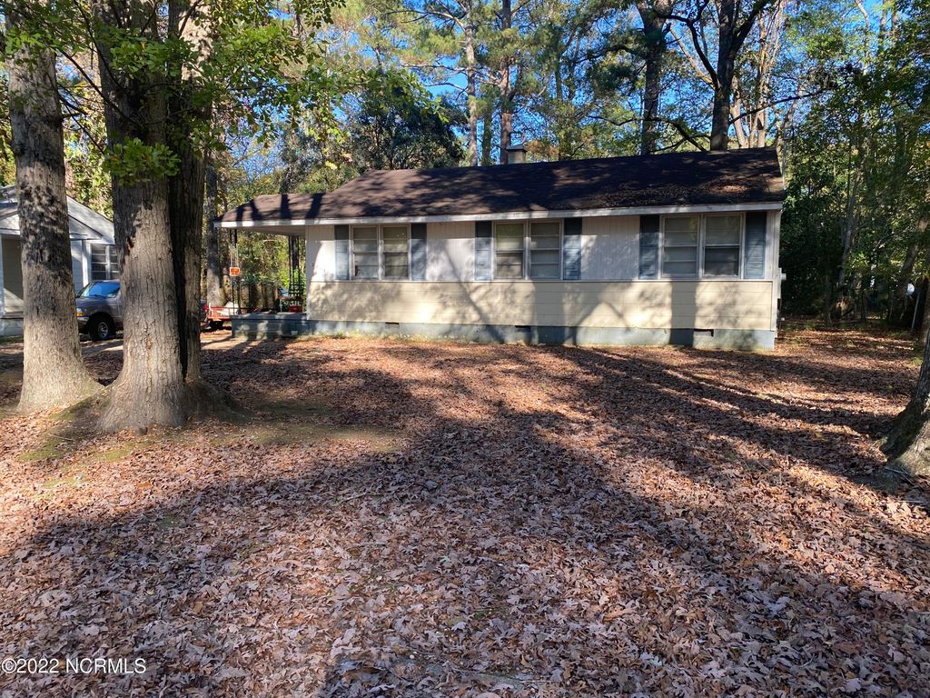 2213 Ivy Road, Kinston, NC 28501 - See Est. Value, Schools & More