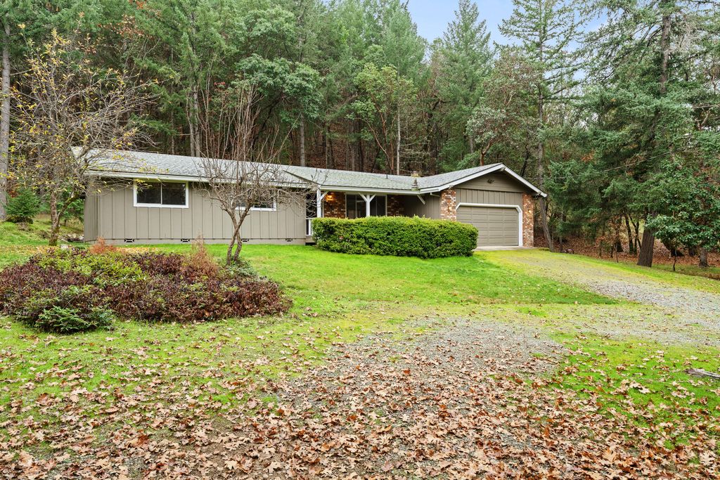 1357 Summit Loop, Grants Pass, OR 97527 - See Est. Value, Schools & More
