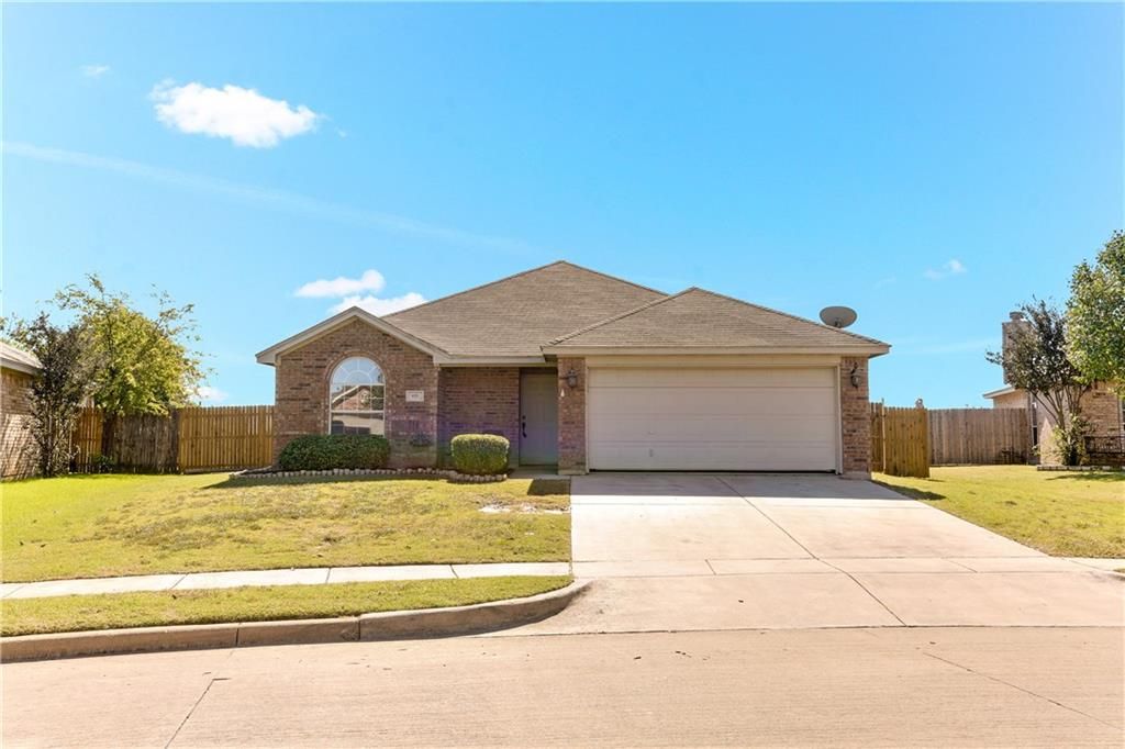 621 Fossil Wood Dr, Saginaw, TX 76179 - See Est. Value, Schools & More