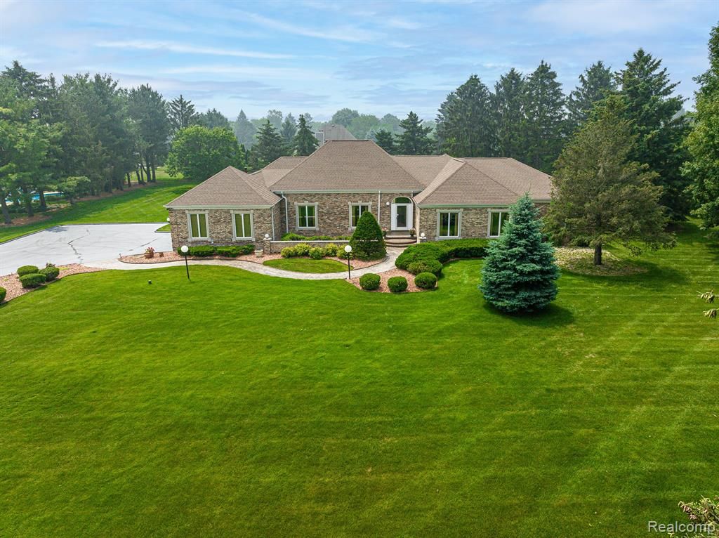 4227 Newcastle Dr, Clarkston, MI 48348 - See Est. Value, Schools & More