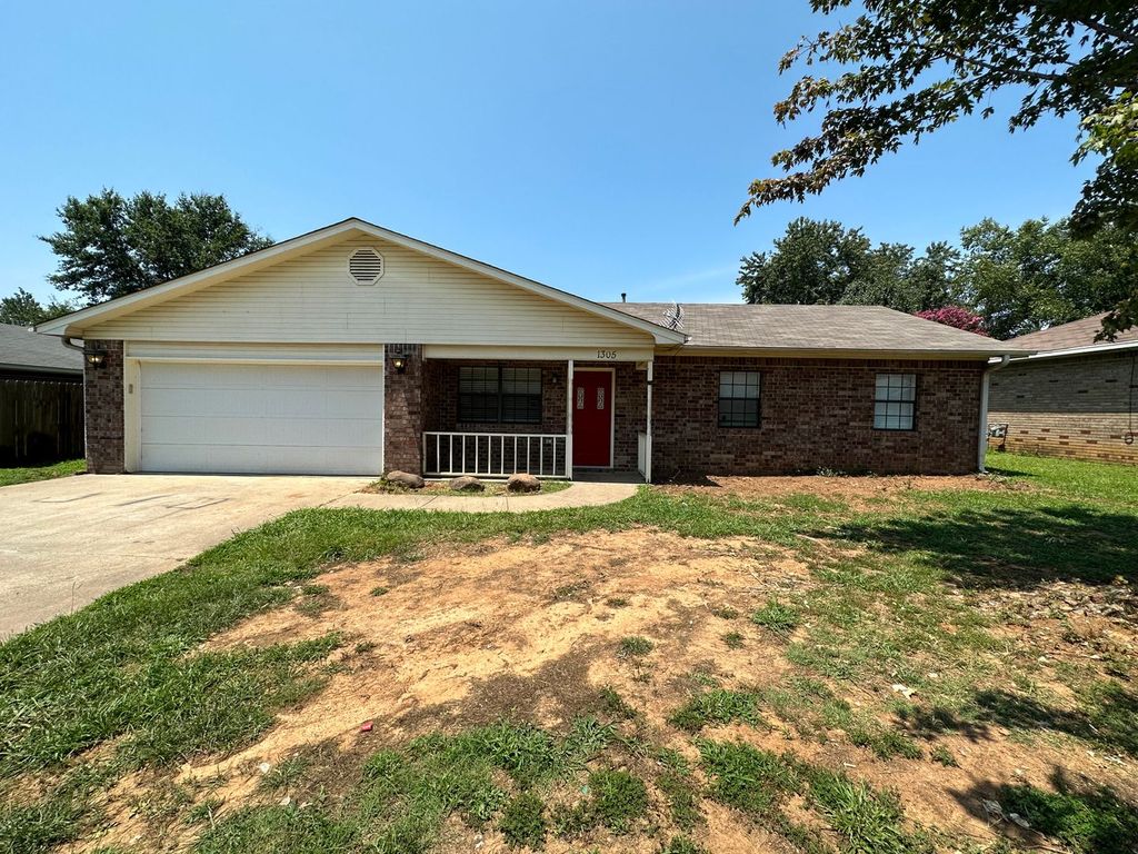 1305 N Pittsburg Ave, Russellville, AR 72801 - See Est. Value, Schools ...