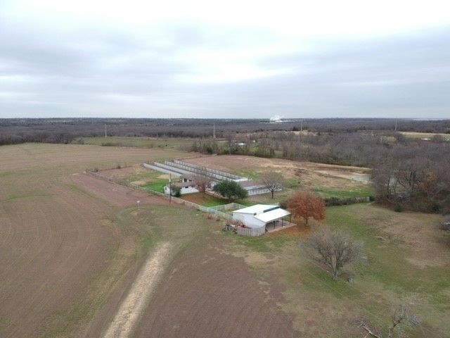 202 Shaw Rd, Ennis, TX 75119 - See Est. Value, Schools & More