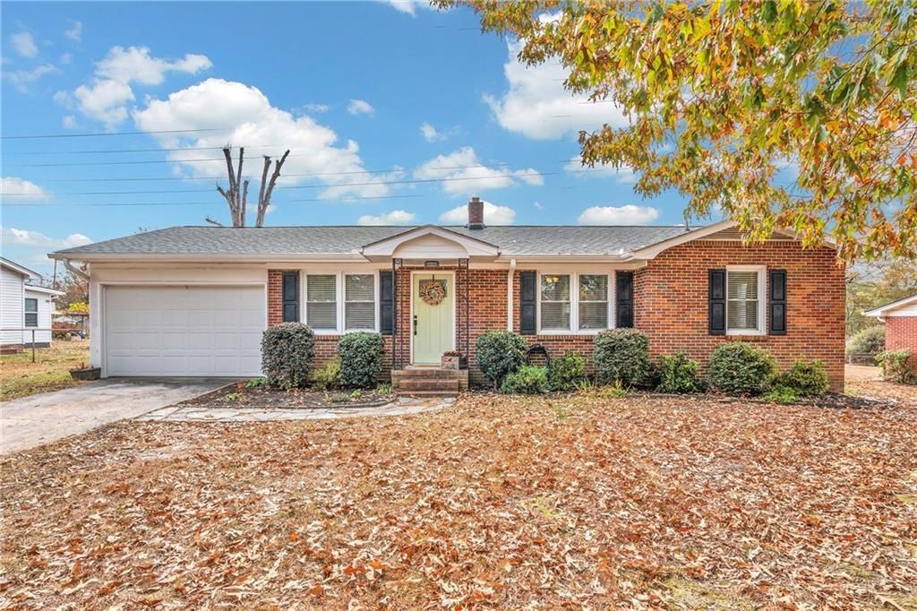 111 Leafwood Dr, Taylors, SC 29687 | Trulia