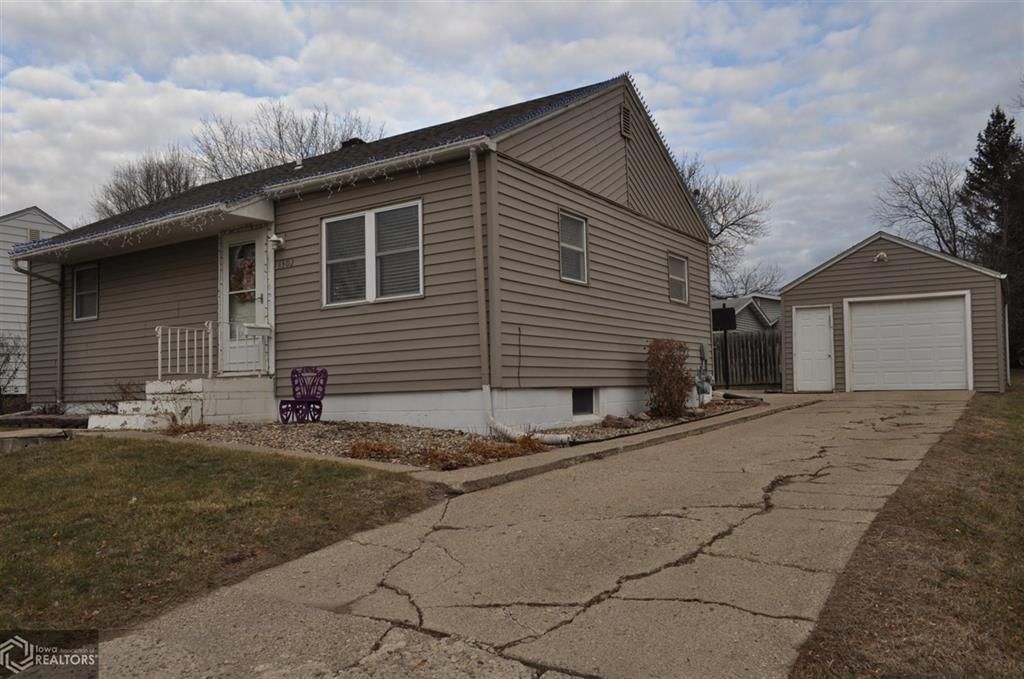1302 Harriet Ave, Carroll, IA 51401 | Trulia