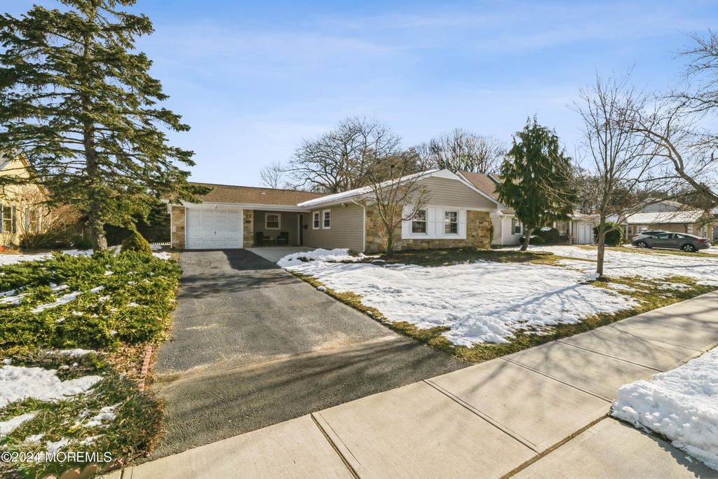 40 Courtland Lane, Aberdeen, NJ 07747 - See Est. Value, Schools & More