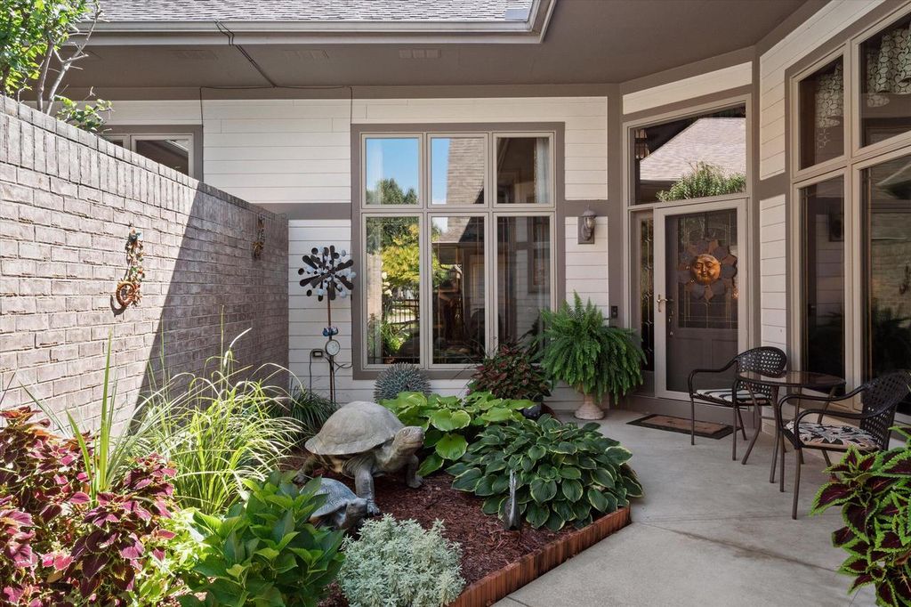 7515 West Tuckaway Pines CIRCLE, Franklin, WI 53132 | MLS# 1865852 | Trulia