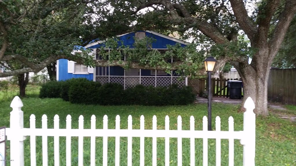 407 N 4th Street, Carolina Beach, NC 28428 - See Est. Value, Schools & More