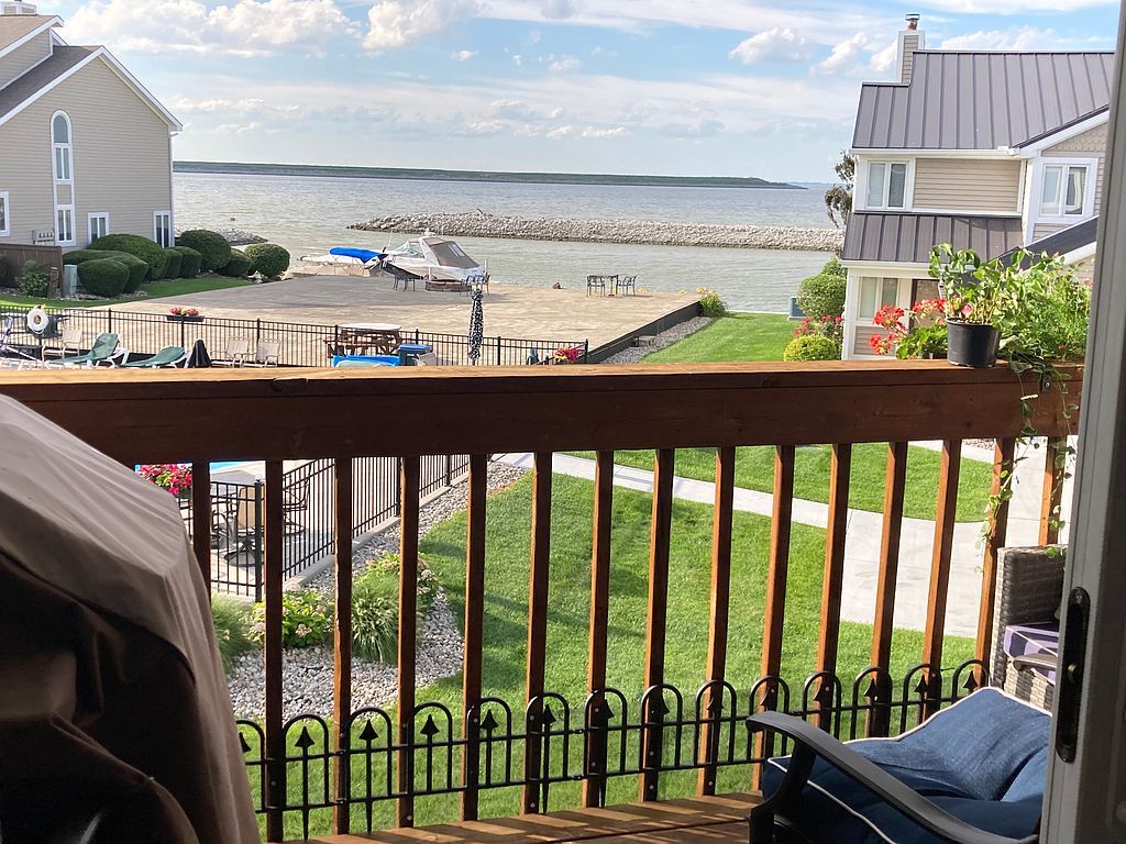 5479 Bay Shore Rd #5479, Oregon, OH 43616 - See Est. Value, Schools & More