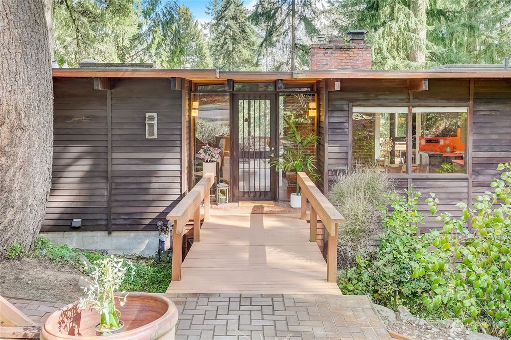 19538 67th Avenue NE, Kenmore, WA 98028 - See Est. Value, Schools & More