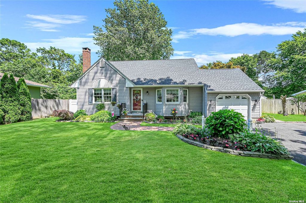23 Huck Finn Lane, Shoreham, NY 11786 - See Est. Value, Schools & More