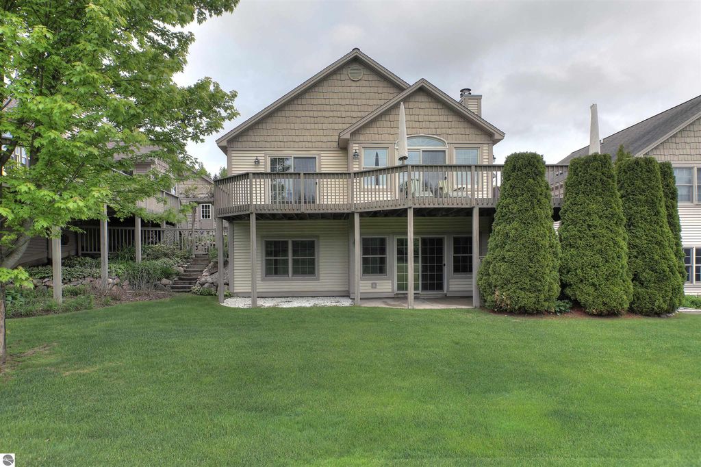 2865 E Crown Dr, Traverse City, MI 49685 | Trulia