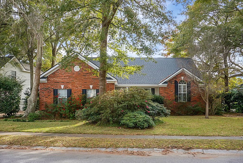 660 Majestic Oak Dr, Charleston, SC 29412 - See Est. Value, Schools & More