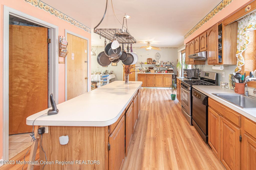 1118 Old Freehold Road, Toms River, NJ 08753 - See Est. Value, Schools ...