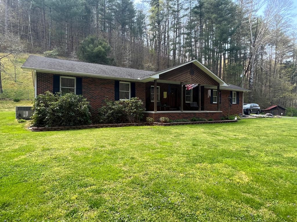 10 Engle Fork Rd, Dwarf, KY 41739 - See Est. Value, Schools & More