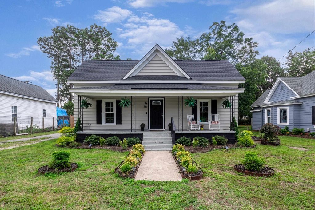 111 W Sycamore St, Zebulon, NC 27597 - See Est. Value, Schools & More