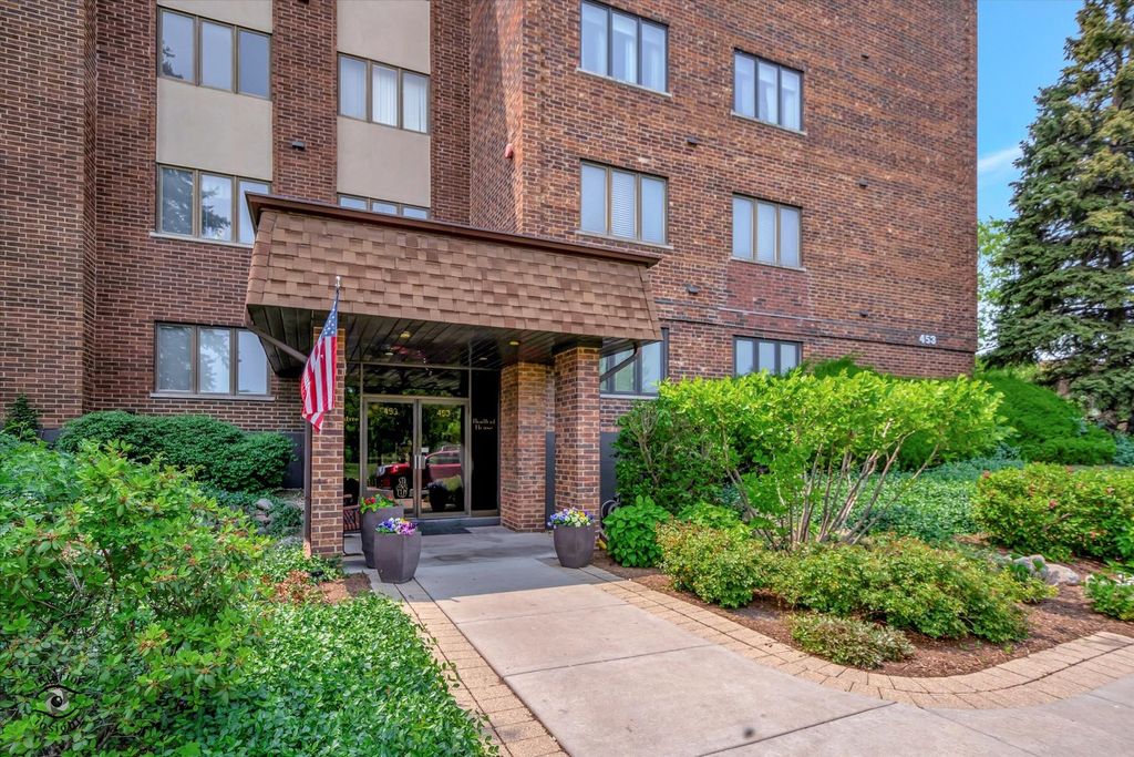 453 Raintree Dr #1A, Glen Ellyn, IL 60137 - See Est. Value, Schools & More