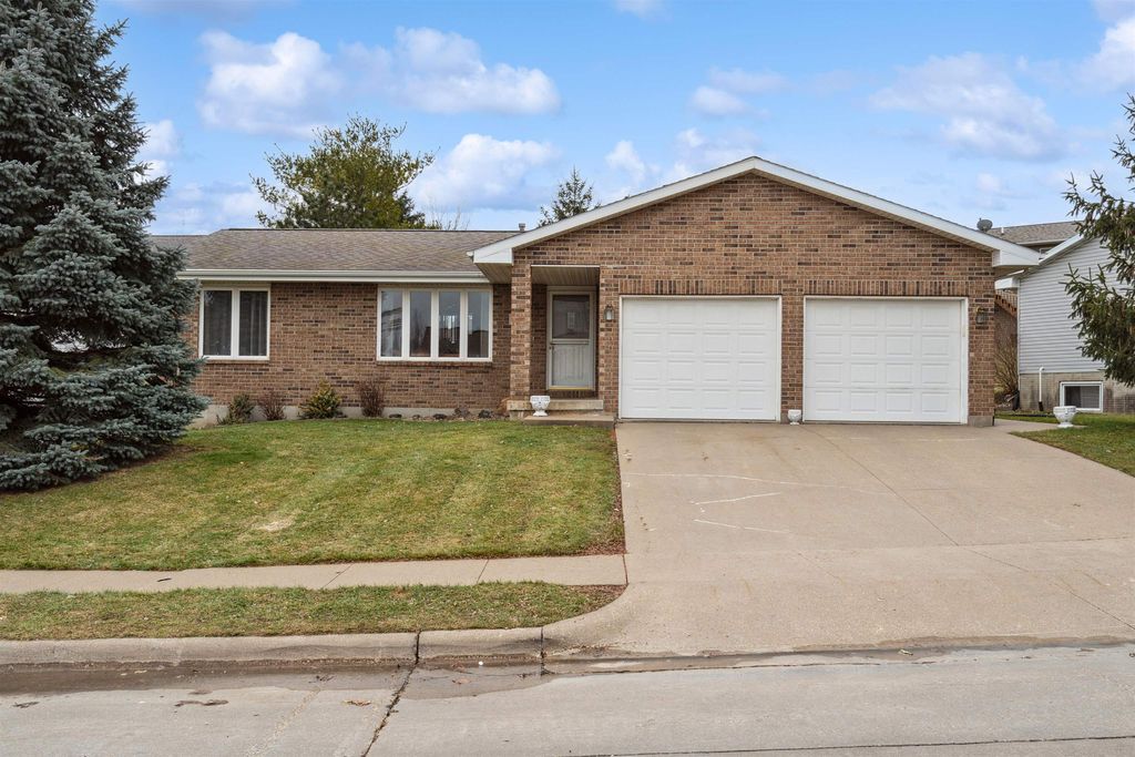 4443 Camelot Dr, Dubuque, IA 52002 - See Est. Value, Schools & More