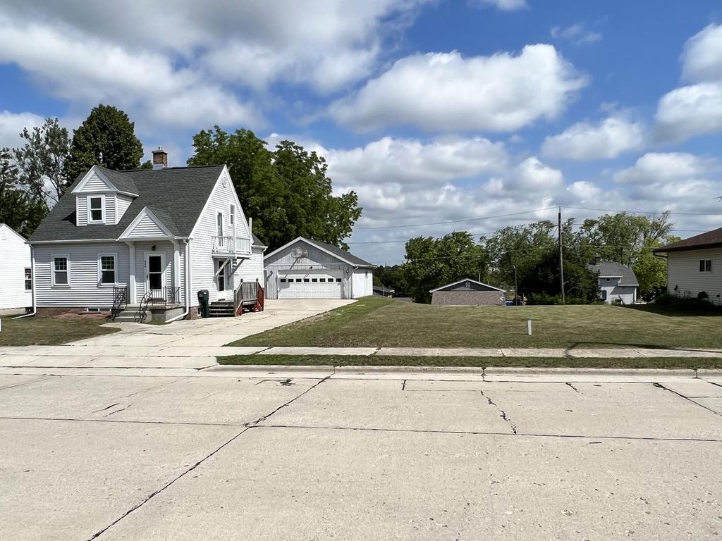 846 Jackson STREET, Manitowoc, WI 54220 - See Est. Value, Schools & More