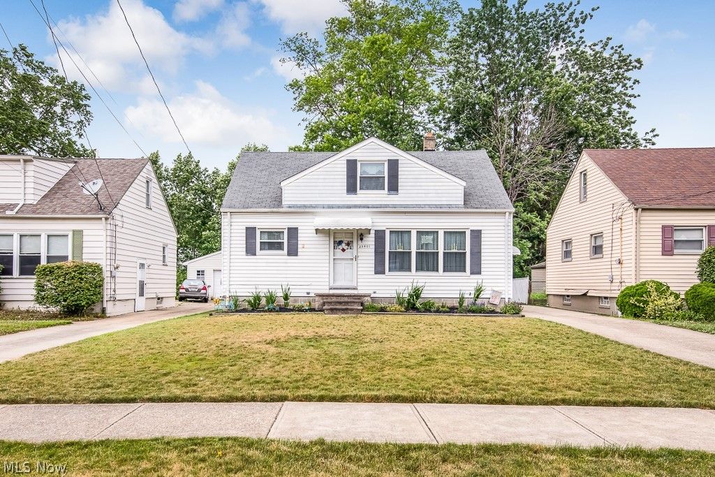 25401 Farringdon Ave, Euclid, OH 44132 | Trulia