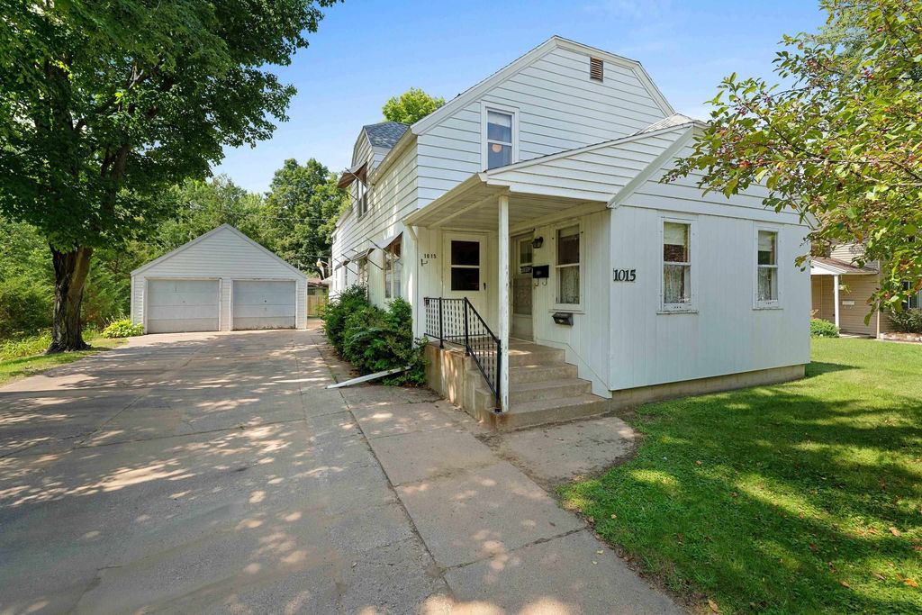 1015 S Main St, Shawano, WI 54166 - See Est. Value, Schools & More