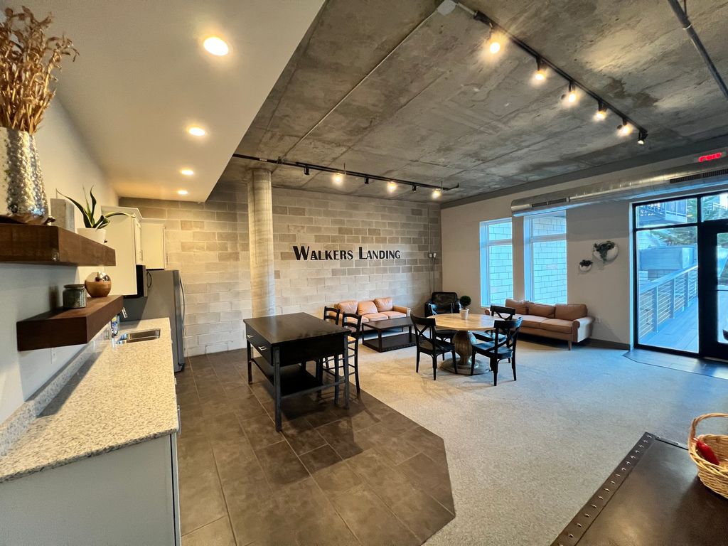 2070 N Riverboat Rd #208P2, Milwaukee, WI 53212 | Trulia