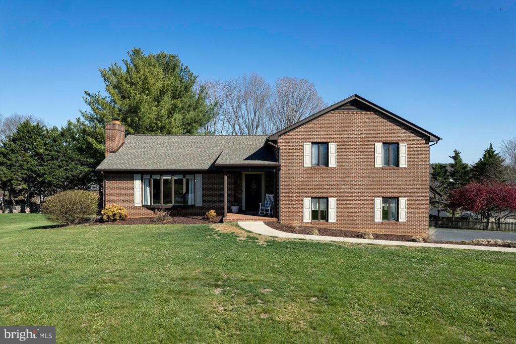 5 Johnson Dr, Luray, VA 22835 - See Est. Value, Schools & More