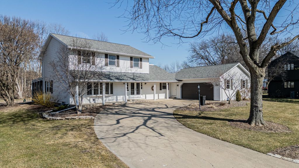 457 W Boyd Ave, Princeton, IL 61356 - See Est. Value, Schools & More