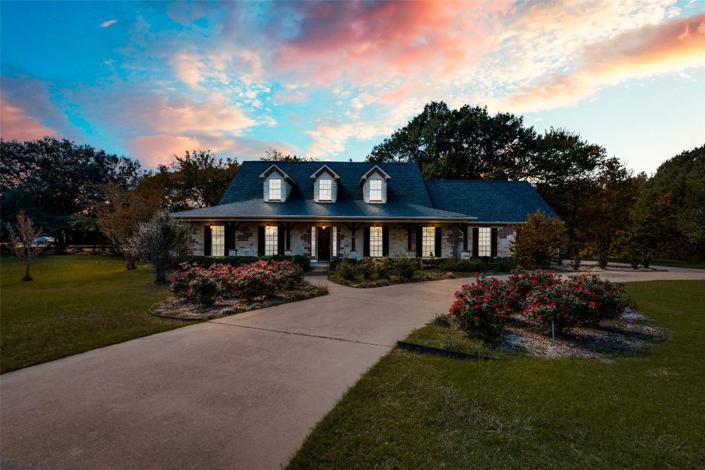 335 Meandering Way, Combine, TX 75159 - See Est. Value, Schools & More