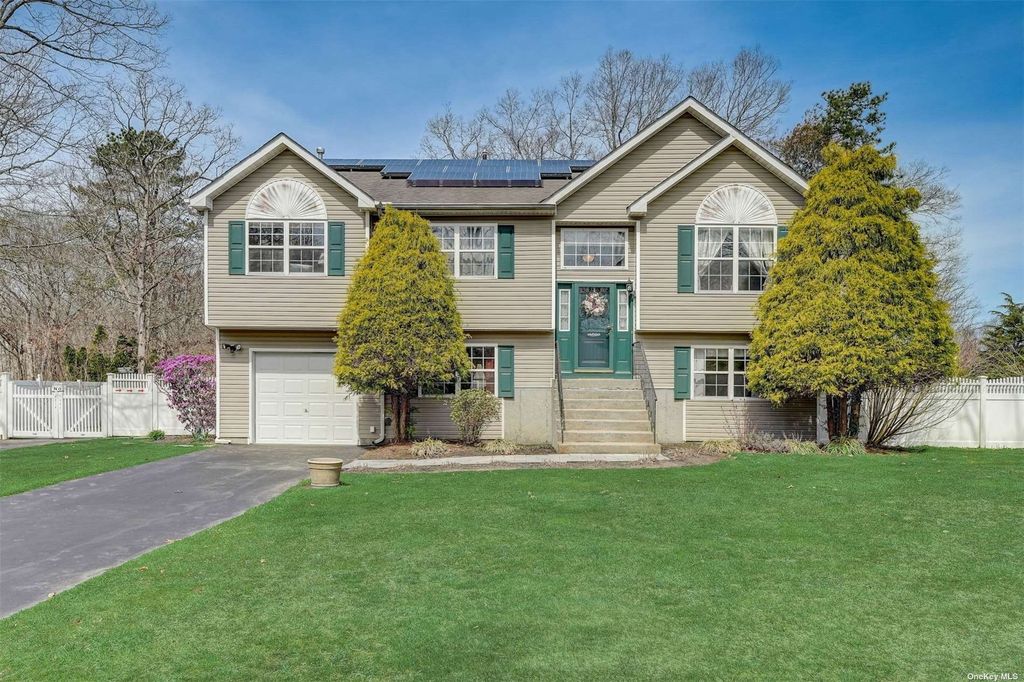 1 Kara Court, Yaphank, NY 11980 | Trulia