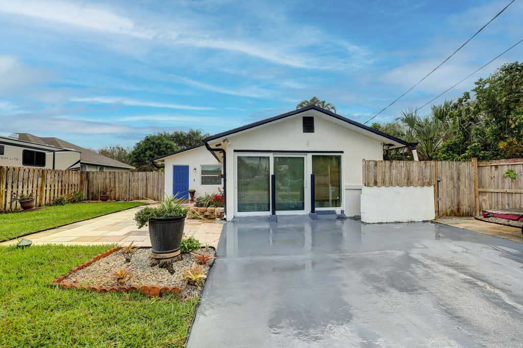 3394 SE Jefferson St, Stuart, FL 34997 | MLS# RX-10951455 | Trulia