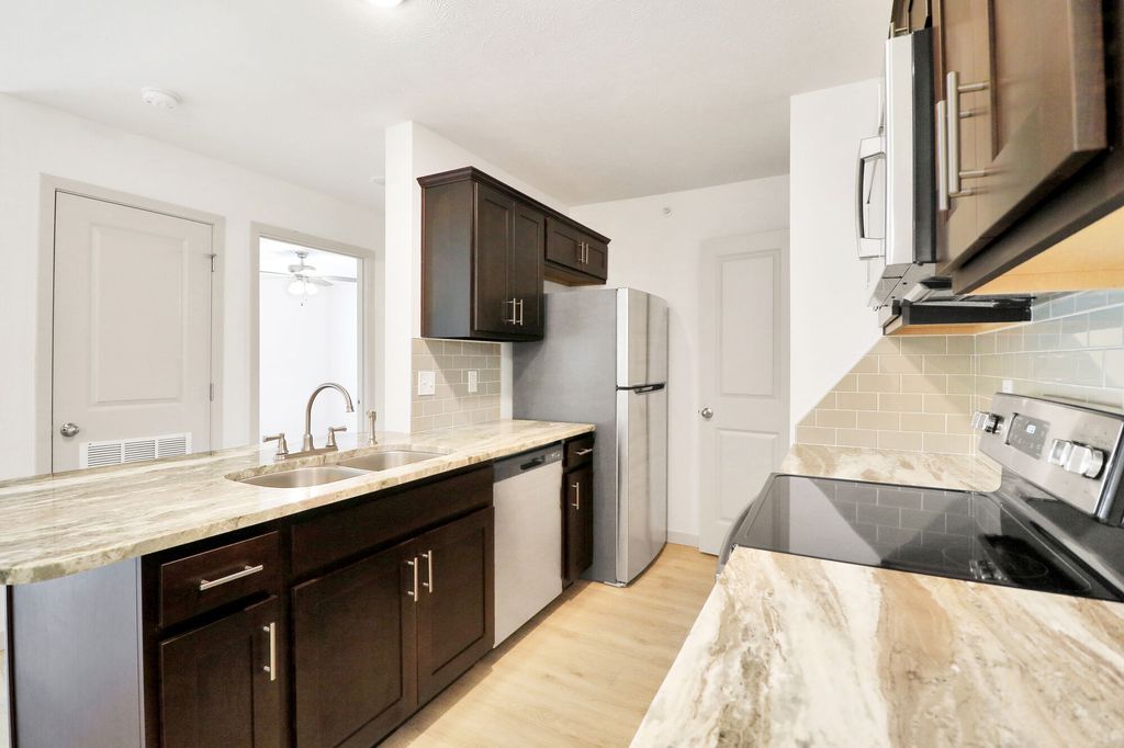 3443 E Old Stone Rd #3871-206, Brookline, MO 65619 | Trulia