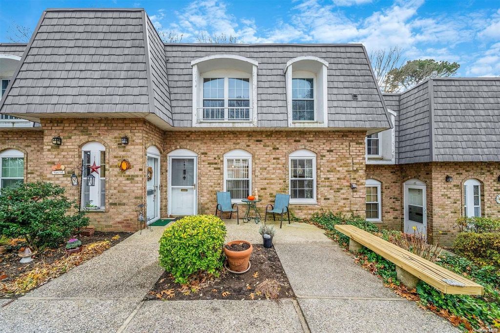 655 Middle Country Road #4B1, Coram, NY 11727 - See Est. Value, Schools ...