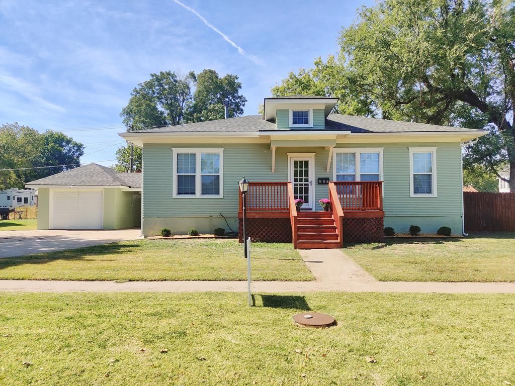 527 N Rothsay Ave, Minneapolis, KS 67467 - See Est. Value, Schools & More