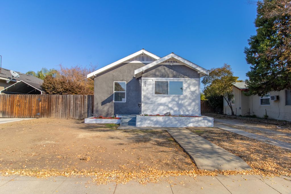 209 S H St, Exeter, CA 93221 - See Est. Value, Schools & More