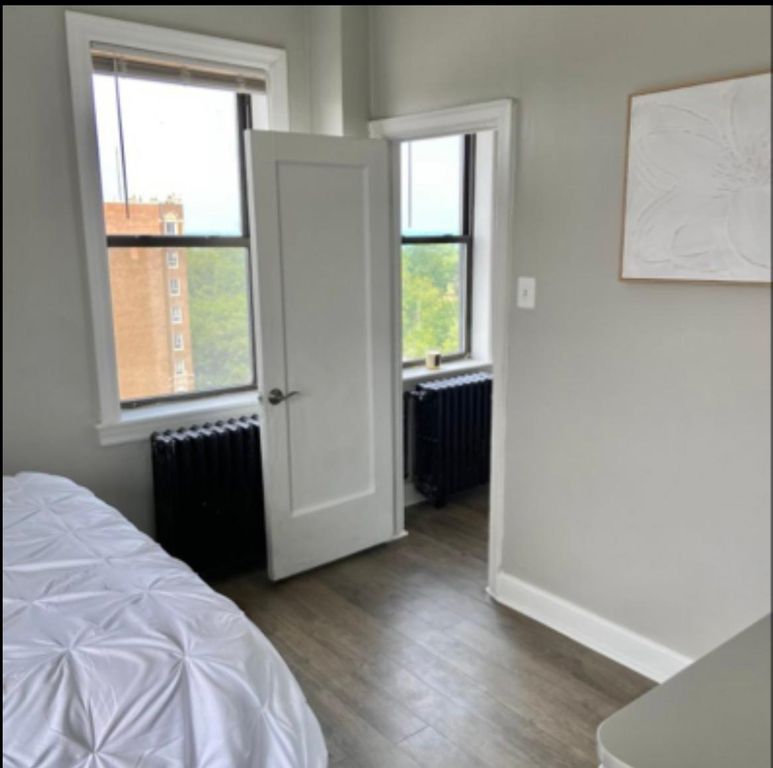 2373 E 70th St #204, Chicago, IL 60649 - See Est. Value, Schools & More