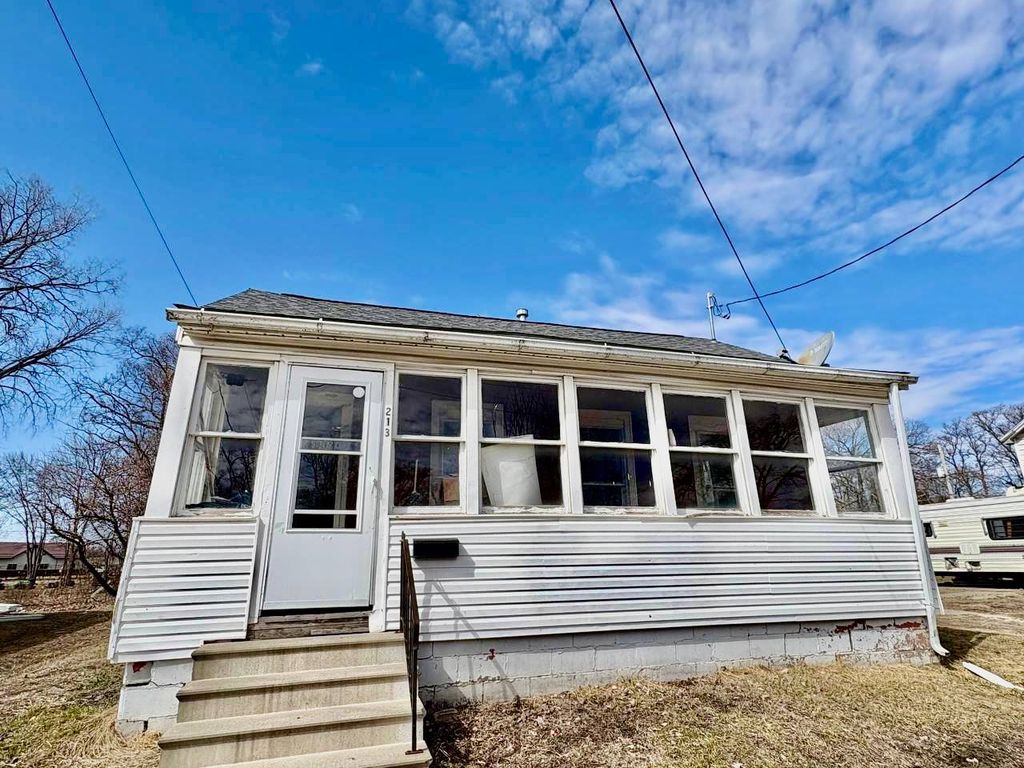 213 Manson St, Waterloo, IA 50703 | Trulia