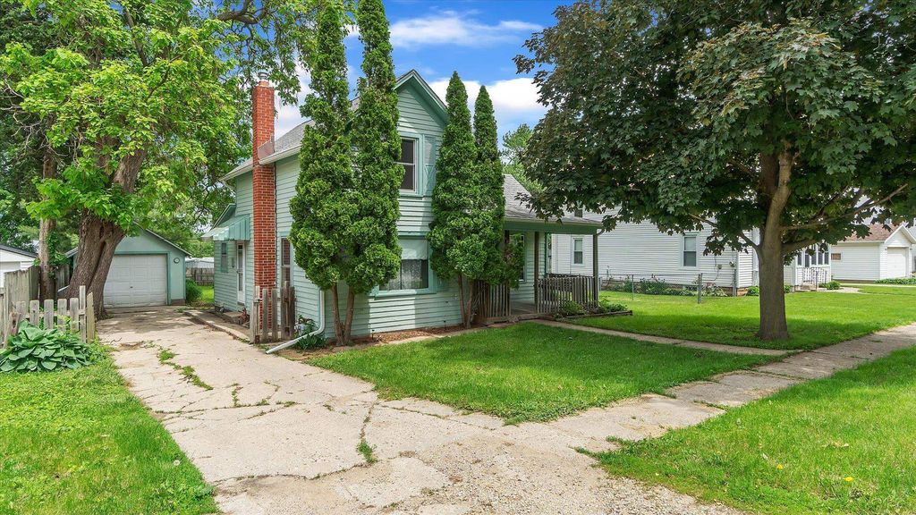 449 W 4th St, Pecatonica, IL 61063 - See Est. Value, Schools & More