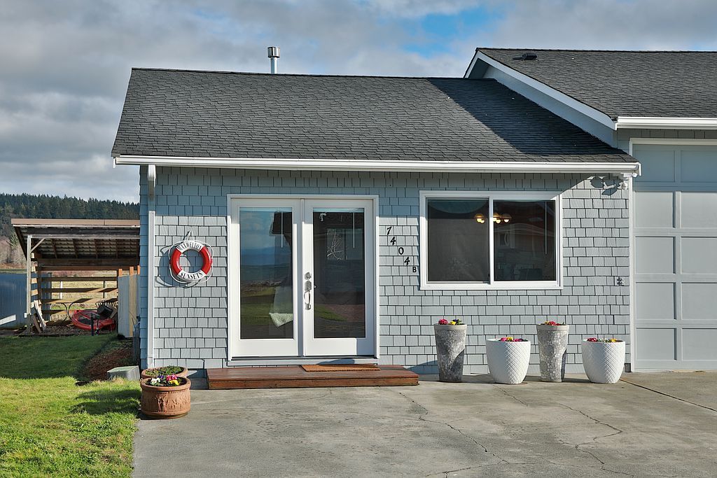 7404 Maxwelton Rd, Clinton, WA 98236 - See Est. Value, Schools & More