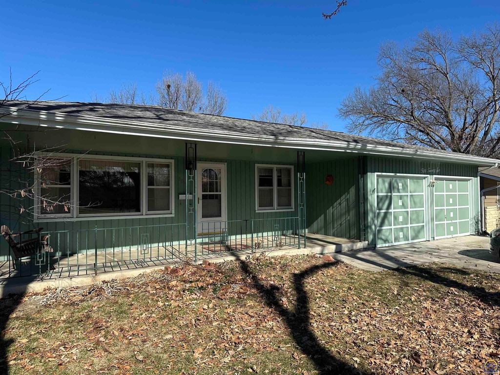 5026 SW Shunga Dr, Topeka, KS 66614 - See Est. Value, Schools & More