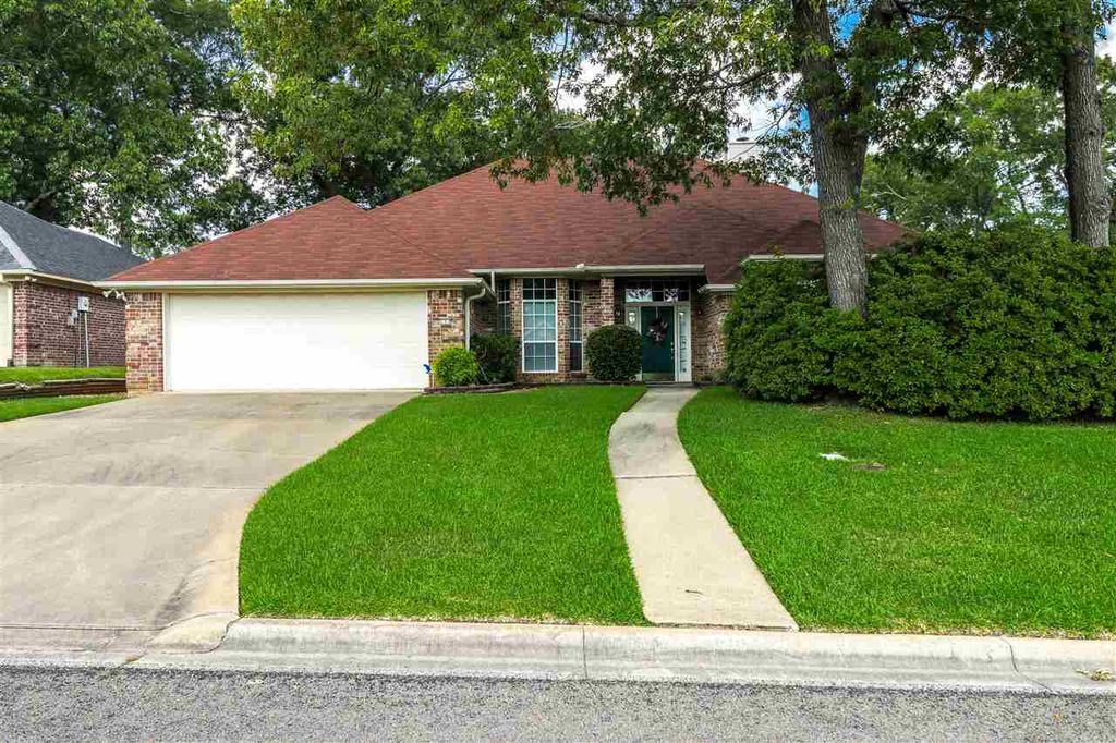 209 Lakewood Dr, Longview, TX 75604 - See Est. Value, Schools & More