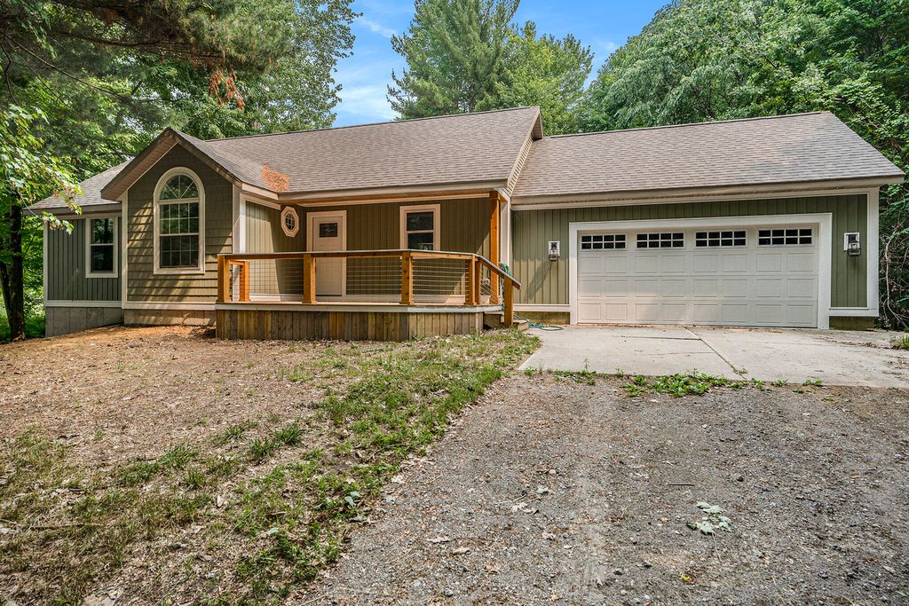 15194 Kelly St, Spring Lake, MI 49456 - See Est. Value, Schools & More