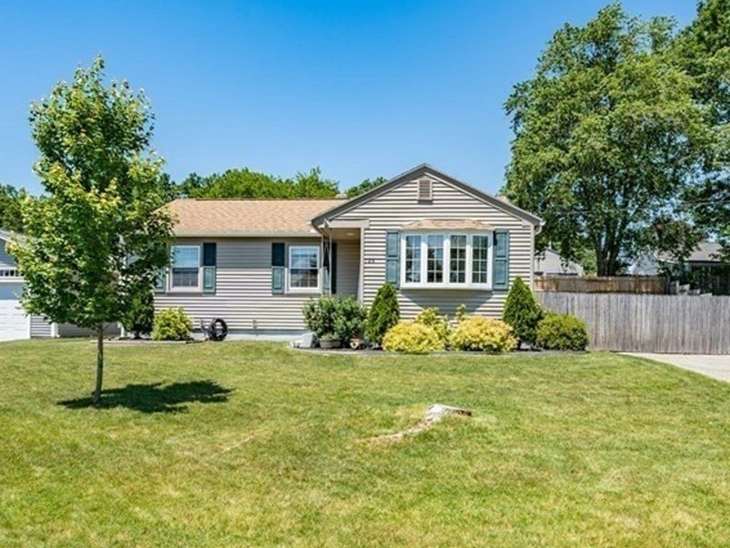 124 Gelinas Dr, Chicopee, MA 01020 - See Est. Value, Schools & More