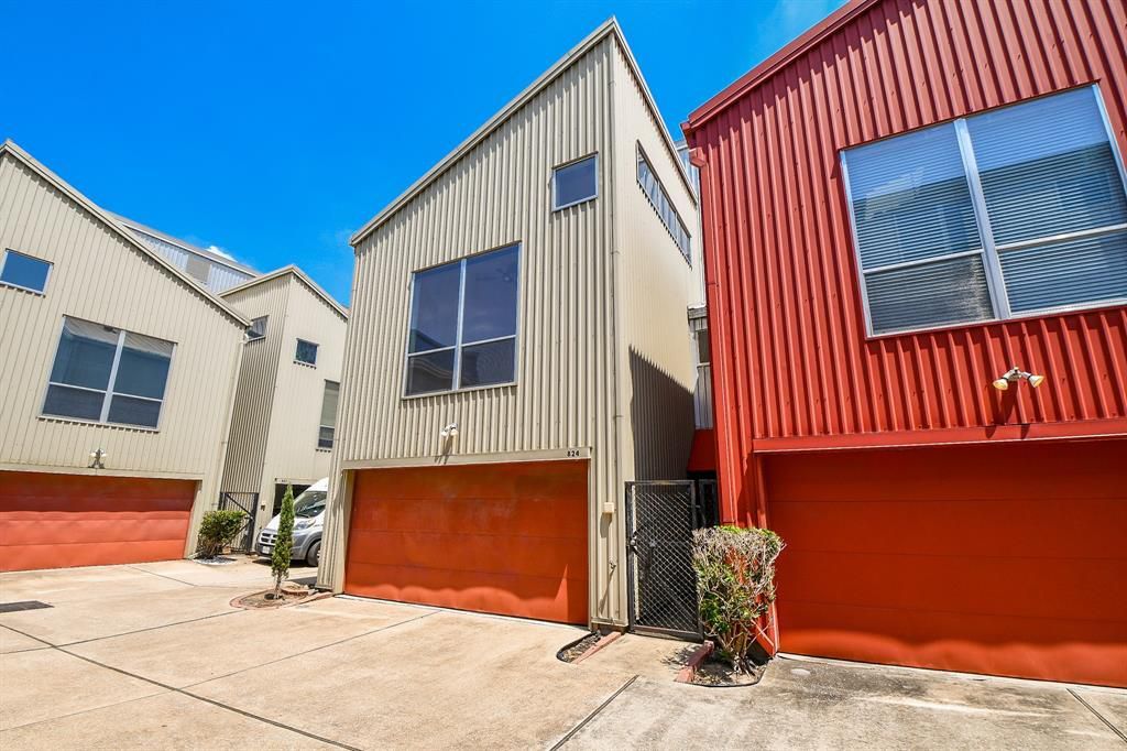 824 Robin St, Houston, TX 77019 - See Est. Value, Schools & More