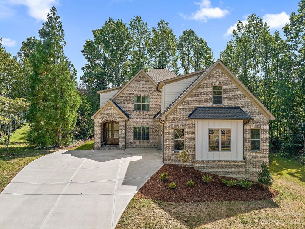 4148 2nd St NW, Hickory, NC 28601 - See Est. Value, Schools & More