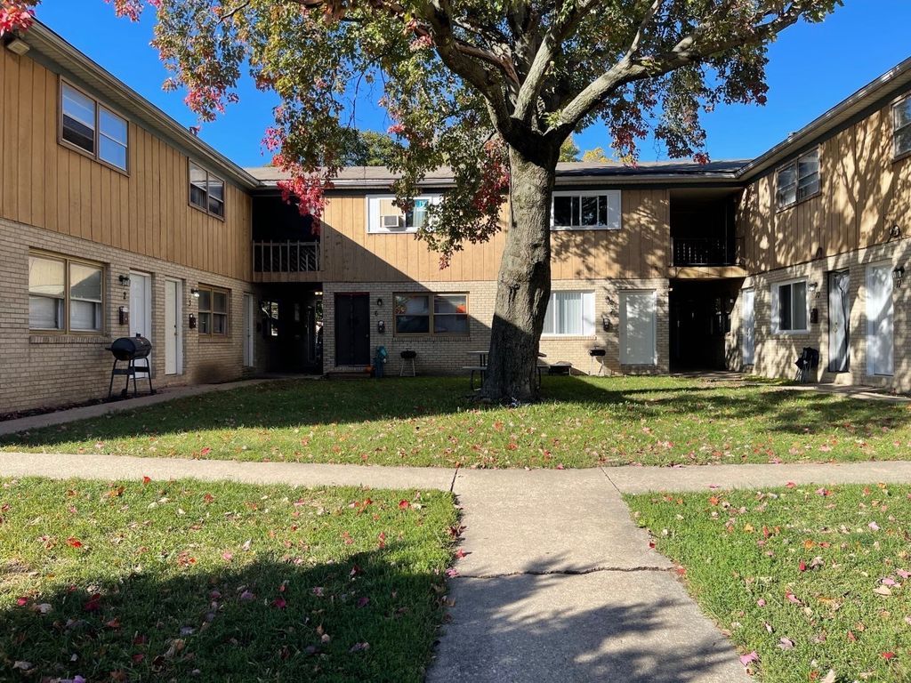 809 E Jefferson St, Bloomington, IL 61701 - See Est. Value, Schools & More