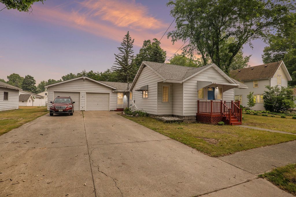 410 W Carson St, Carson City, MI 48811 | Trulia