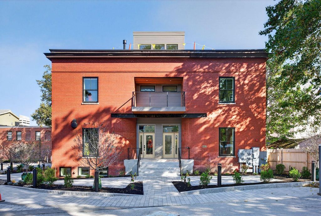 53 Carleton Street #B, Portland, ME 04102 - See Est. Value, Schools & More