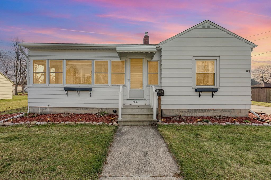 1604 31st St, Bay City, MI 48708 - See Est. Value, Schools & More