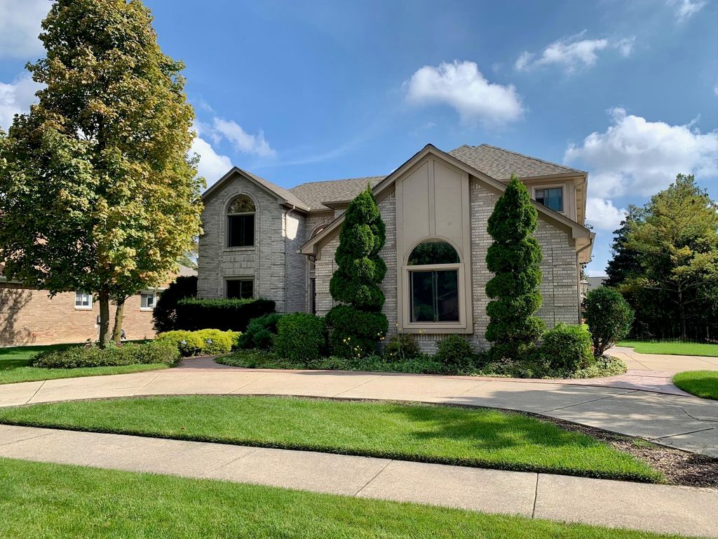 49470 Parkside Ct, Macomb, MI 48044 - See Est. Value, Schools & More